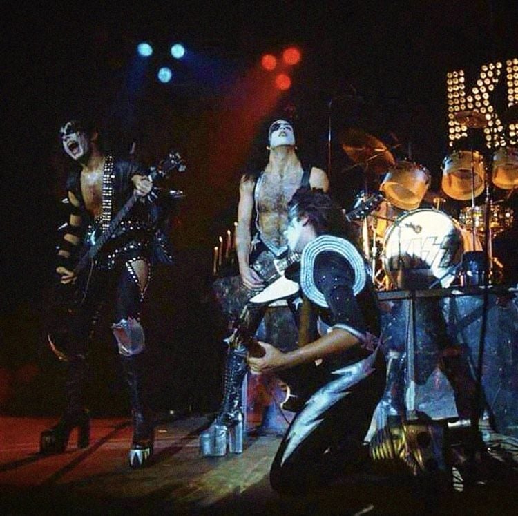 KISS Alive! (1975) – STRANGE WAYS
