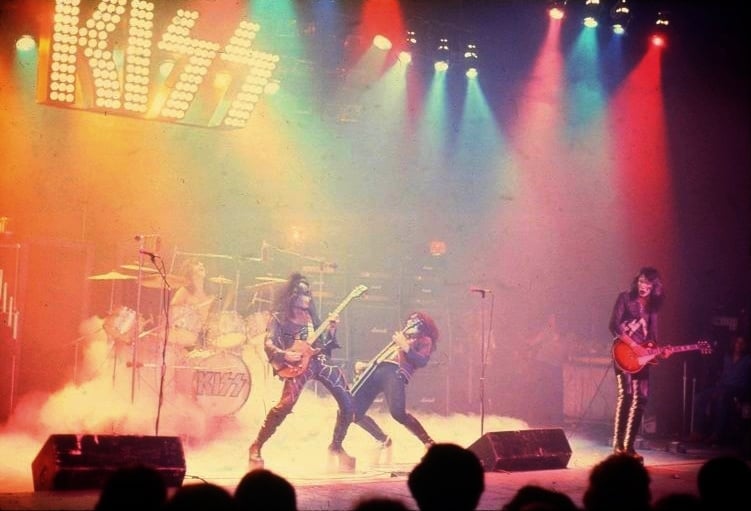 Kiss (1974) – STRANGE WAYS